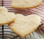 Gluten-free almond shortbread biscuits | Tesco Real Food